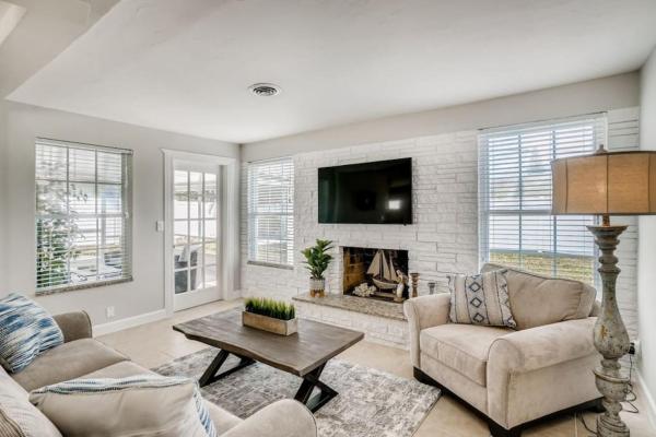 Between The Waves Cottage By The Sea - Ormond Beach, FL