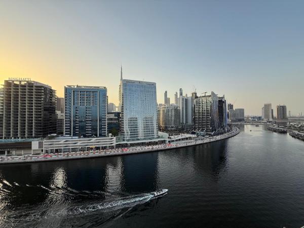 Panoramic Canal & Burj Khalifa View Luxury 1br In Business Bay - Dubai