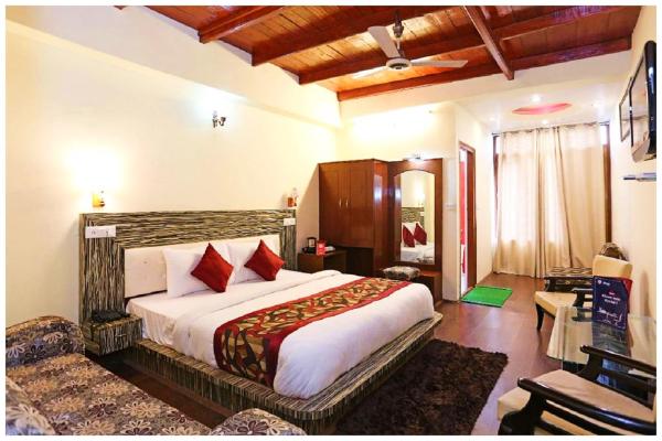 Hotel New The ! Moon - Walking Distance From Mall Road And Naini Lake With Lift - Wifi - Restaurant And Parking Facilities Available - Best Luxury Hotel - Nainital