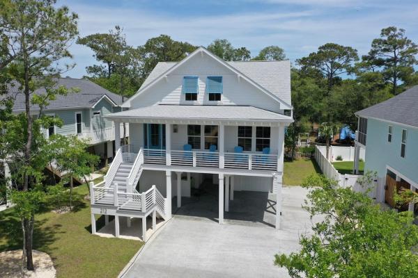 Casa Playa - A Luxury Oak Island Retreat - Oak Island, NC