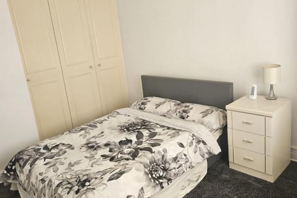 Cosy 3-bed Bolton Retreat - Parking & Pet-friendly - Bolton