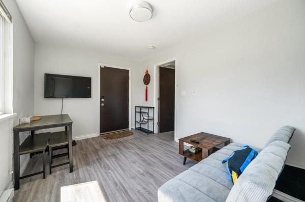 Cozy Family Home In Quiet Vancouver Neighborhood - Burnaby