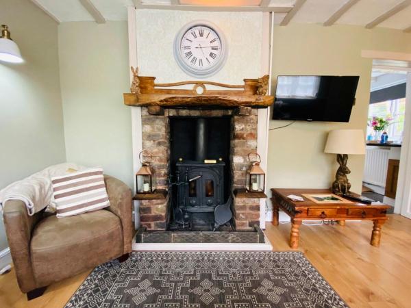 This 300 Year Old Period Property Is A Perfect Touring Base. - Telford