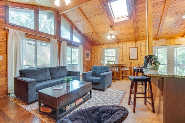 Private Hot Tub & Game Room: Cleveland Getaway - Helen, GA