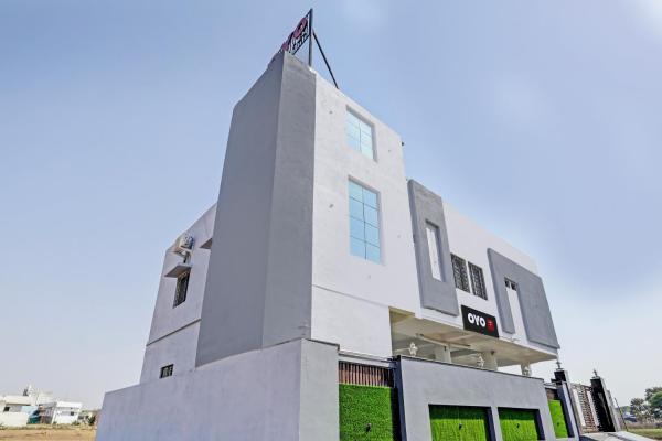 Hotel O P S - Nagpur