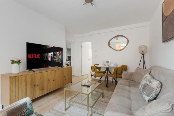 Steps Away From Soho, Covent Garden - Londres