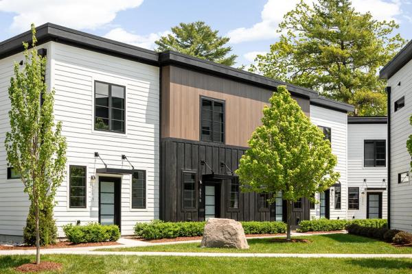 Hamilton Place - Lakestone Building - 3 Units Sleeps 12 - Traverse City, MI