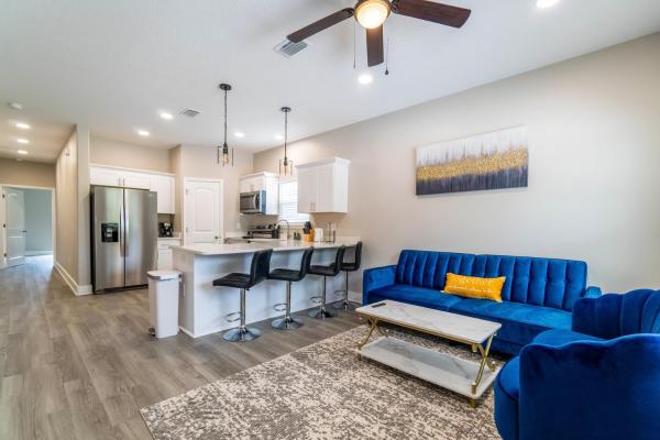 Modern Luxury New Built Duplex In Pensacola Ev Charger - Brent, FL