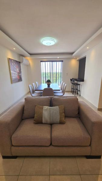 Modern And Centrally Located House - 구아델로프