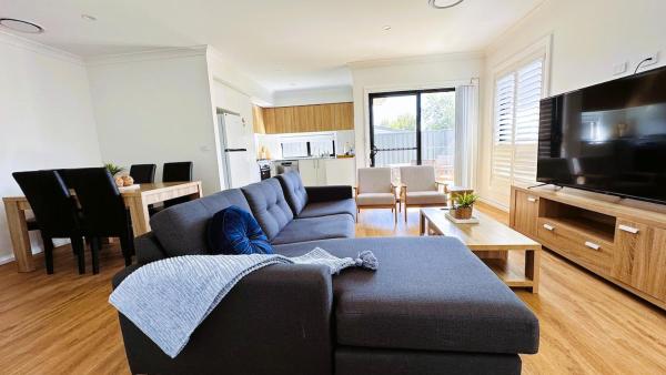 The Orange Haven - Relaxing Stay, Central Spot - Orange