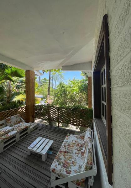 Sara Lodge Studio - Comores