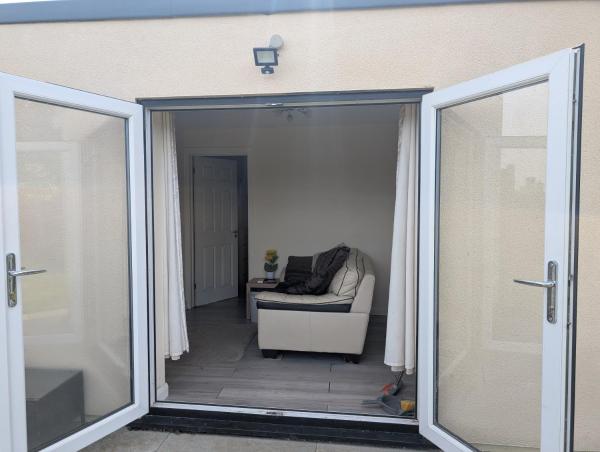 Cosy, Self-contained Annexe - Slough