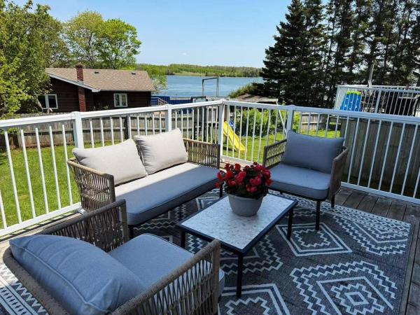 Tranquil Riverside Abode - Cornwall, Kanada