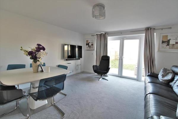 5 Bed And 3 Bath House In London - Dartford