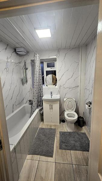 London Luxury 3 Bedroom Apartment Close To East Ham Station - Ilford