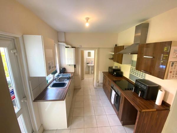 4-5 Bedroom House For Corporate Stays In Kettering - Kettering