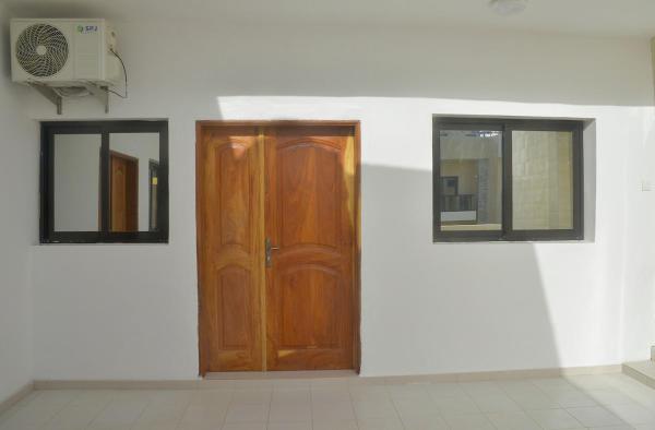 Modern 2-bedroom Flat In Central Ouakam, Dakar - Dakar