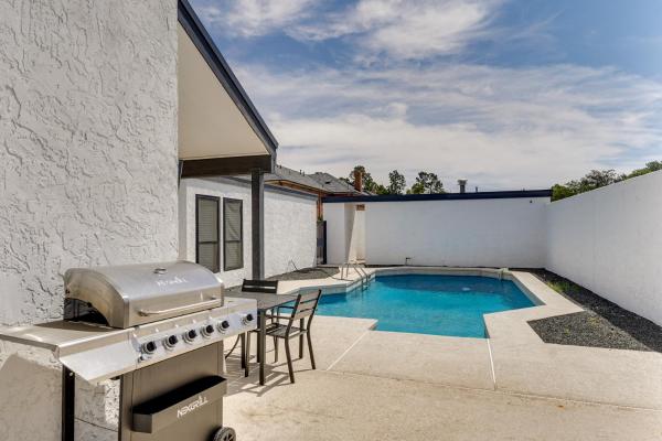 Outdoor Entertainment Area Spacious Midland Home! - Midland, TX