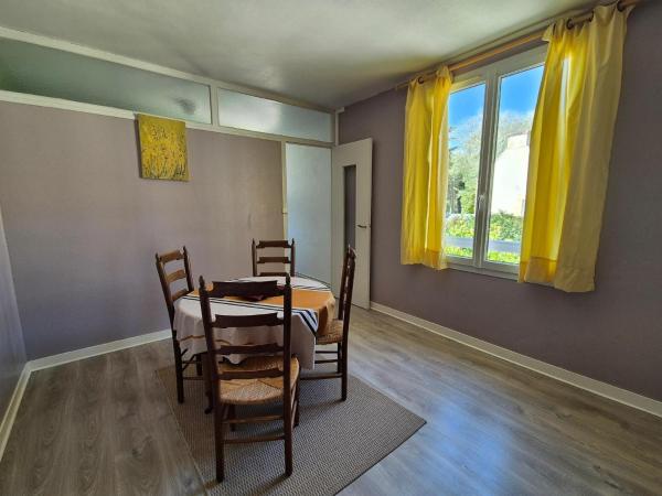 Apartment In Arromanches Near Sandy Beach - Arromanches-les-Bains