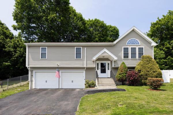Newly Furnished 4bedroom Home Near Worcester Airport - Massachusetts