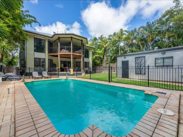 Toogoom Beach Vibes - Howard