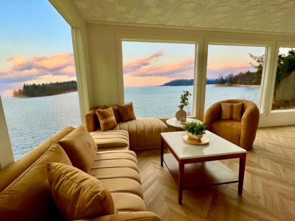 The Florentine Waterfront Hotel - Florence, OR