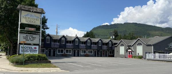 Monashee Lodge - Revelstoke