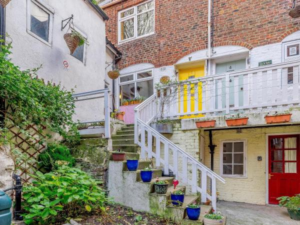 Sayers Yard - Sandsend