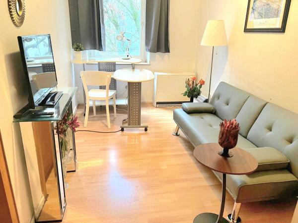 Private Bedroom, Living Room And Bathroom In A Shared Apartment In The Heart Of Gelsenkirchen - Herne