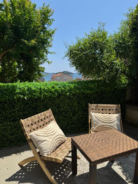 Private Studio Apartment With A Garden And A Terrace - Jezera