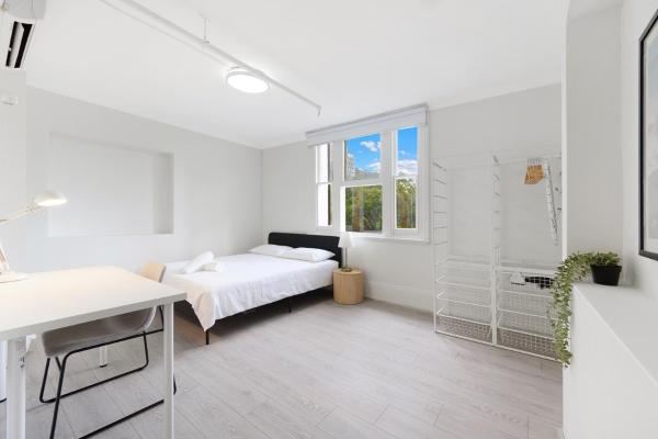 Boarding House In Center Of City - North Sydney