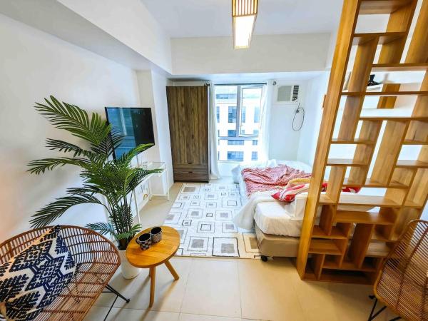 Casa Siempre's Studio At Avida Riala Towers - 5 Minutes Walk To Ayala Central Bloc, With 3 Pools, Fast Wi-fi, & City Views Inside Cebu It Park - Cebu City