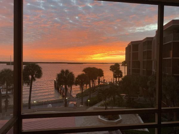 Romantic Waterfront Getaway, With Pools, Hot Tubs, & Tennis - Marco Island, FL