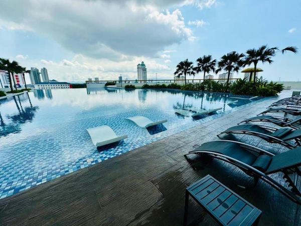 Modern Family-fun Suites - Infinity Pool, Massage Chair, Indoor-cinema With Balcony - M2 - Bukit Mertajam