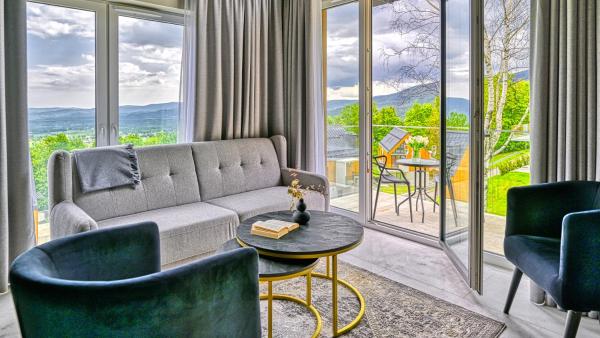 Hillside, Sun & Snow - Karpacz