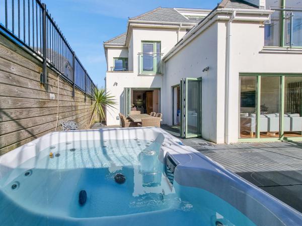 Point View - Award Winning Apartments With Private Hot Tub & Parking - Croyde