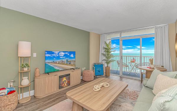 Oceanfront Resort Escape, Pools, Hot Tubs, Direct Beach Access - 사우스캐롤라이나