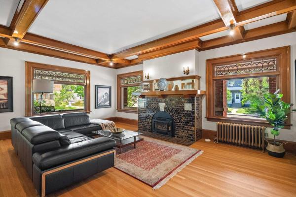 Historic Treend Residence In The Heart Of Mission Calgary -