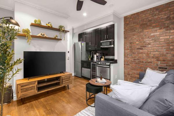 Stylish Midtown East Escape Near It All - Governors Island New York