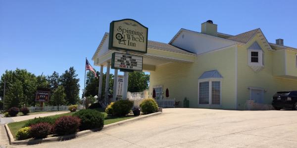 Spinning Wheel Inn - Branson West, MO