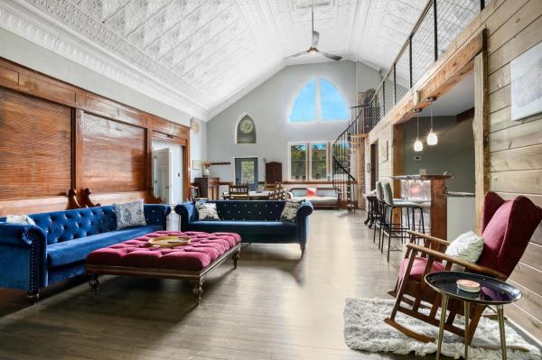 Holy Smokes, What A Stay! Spacious Church Convert - Sturgeon Bay, WI