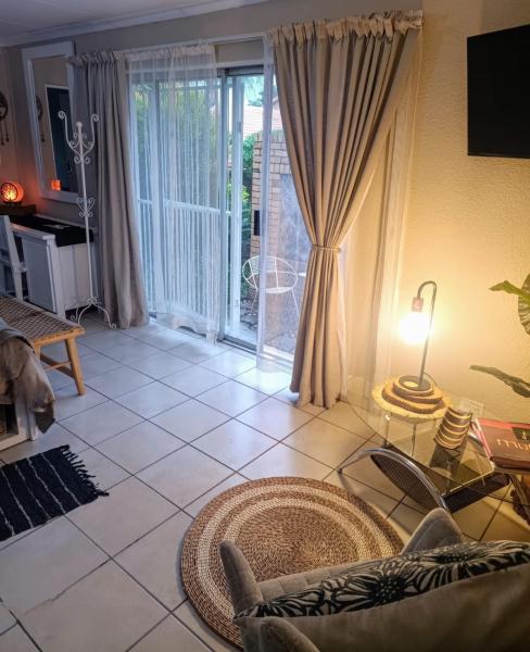 Freyja's Place - Private Cottage Sleeps 2 Perfect For Work Or Play - Krugersdorp