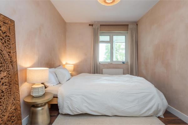 Stylish & Spacious 2-bed Flat With Parking - Kingston upon Thames