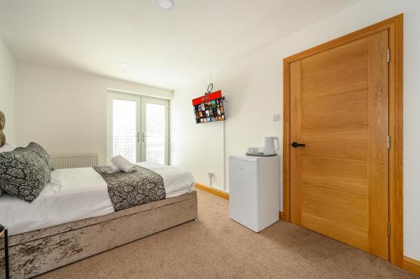 -Rf7b- For Your Relaxed And Cosy Stay With Free Wifi - Huddersfield