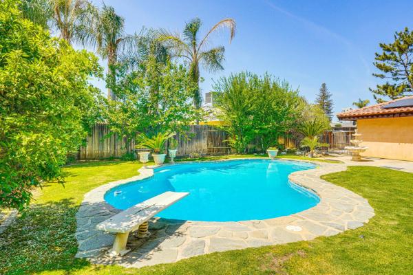 7 Mi To Dtwn Poolside Paradise In Bakersfield! - Bakersfield, CA