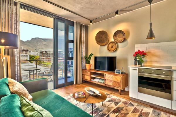 Waterfront Apartment With Balcony & Views - Le Cap