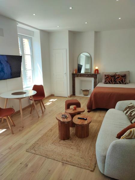 Cmg Studio 102 Xl Petit-bois Place Ducale - Charleville-Mézières