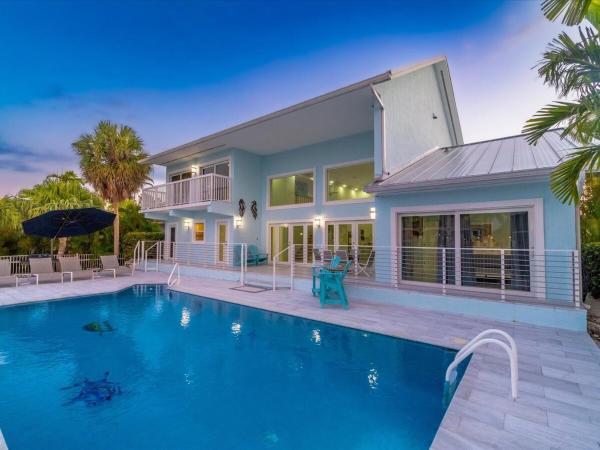 Aqua Vista- Luxury Waterfront Pool Home, 35' Dock! - Key Colony Beach, FL