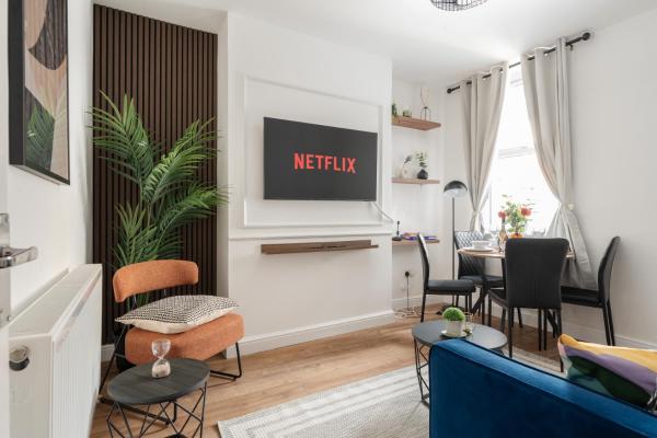 Modern 4bedroom City Home Near Lfc - Formby