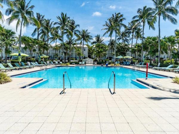 Indigo Reef #1 - Captain`s Cure- Luxury Waterfront Villa, 31' Dock - Marathon, FL